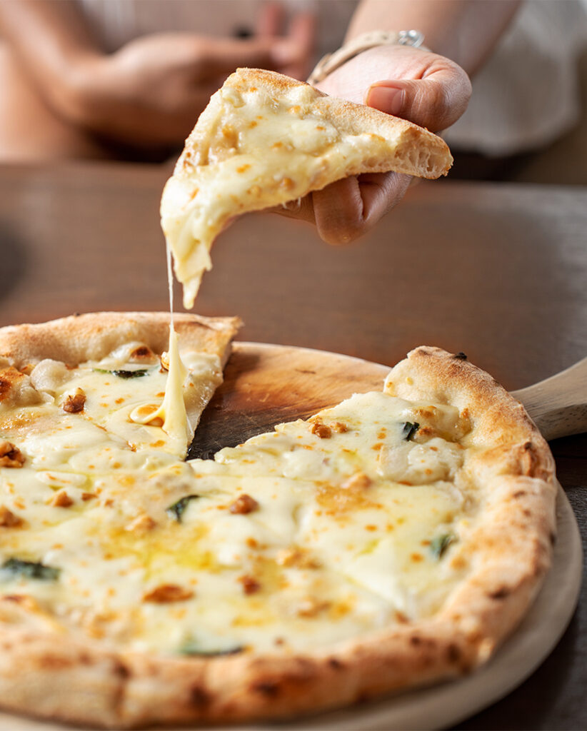 Pizza Quattro Formaggi - Recipe - Gustini - italienischer Foodblog